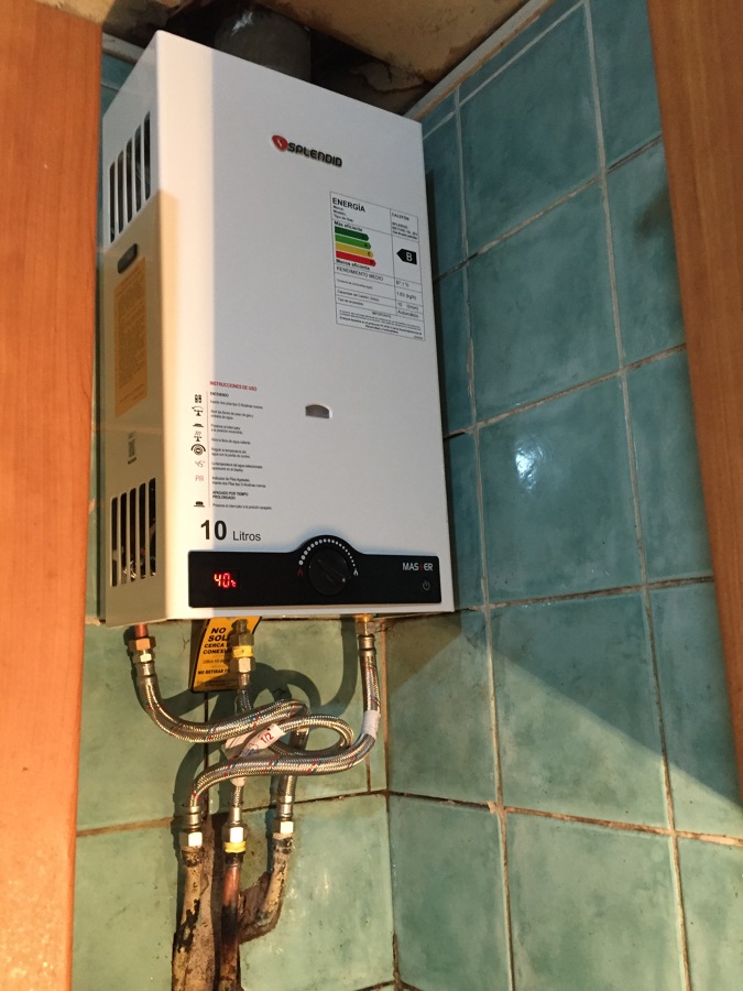 Foto: Instalación de Calefont de Henry C Repair Home #381013 - Habitissimo