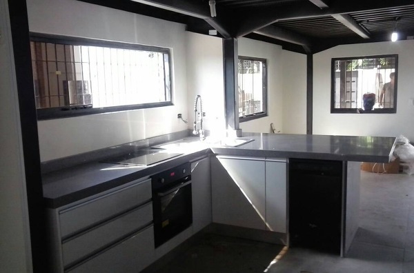 Foto: Cocina Instalada de Algarrobo Mobili #413185 - Habitissimo