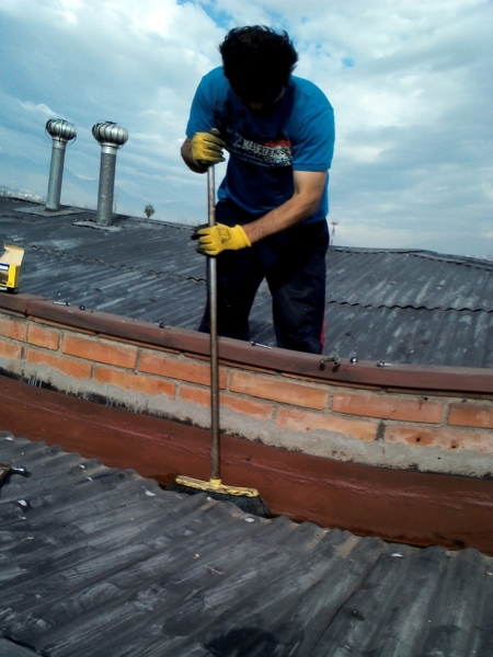 Foto: LLamenos Limpiamos su Techo 79469967 de Hojalateria Y Trabajos ...
