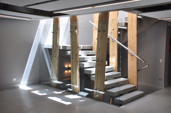 Foto: Acceso a Escala de L&V Arquitectura y Construcción Spa #529932 ...