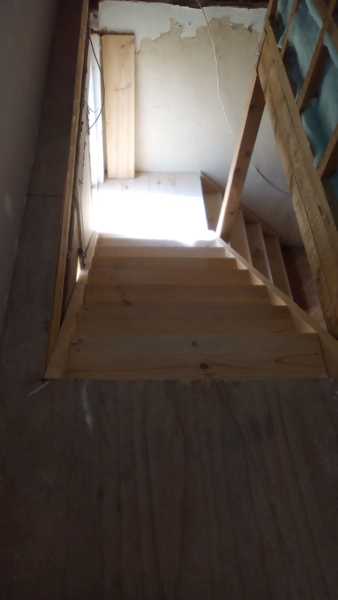 Foto: Escala Acceso Segundo Piso de Mgmurbano Construye #306015 ...