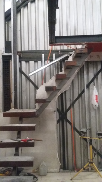 Foto: Escalera Acceso Actual Al Altillo de Marco Ingeniería Y ...