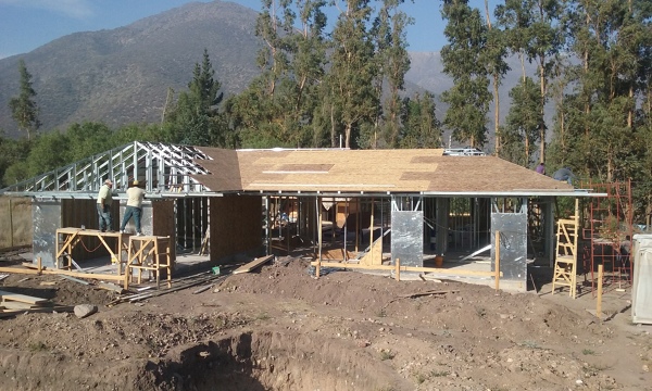 Foto: Faenas Techumbre Teja Asfáltica. de Exedra Arquitectura y ...