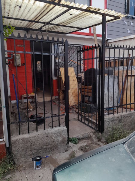 Foto: Instalacion Platina Reja Frontis de Varas&varas #655058 - Habitissimo