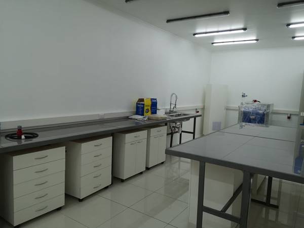 Foto: Laboratorio Terminado de Rinnoconstrucciones #377620 - Habitissimo