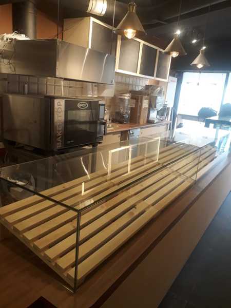 Foto: Moak Cafe Providencia de Mobiliario Y Construcciones Valron Spa ...