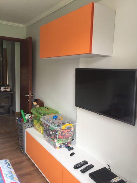 Foto: Mueble Diseño Melamina Color y Formalita Blanca de DECARRION SPA ...