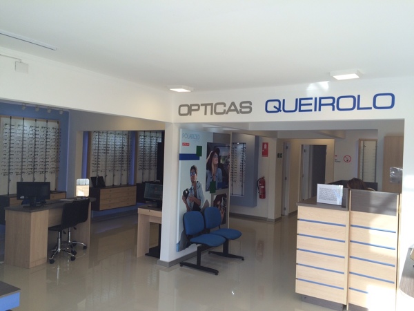 Foto: Opticas Queirolo de Lk. Arquitectura Y Construccion #205479 ...