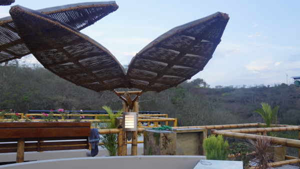 Foto: Parasoles Fabricado en Bambú y Piola de Paja de Construcciones ...