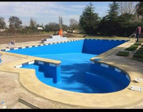 Foto: Piscina Pirque 14 x 7 Mas Jacuzzi 3 x 3 de Arquimob Arquitectura ...