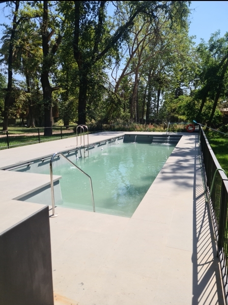 Foto: Piscina Hotel Majadas de Pirque de Myf Construcciones #607248 ...