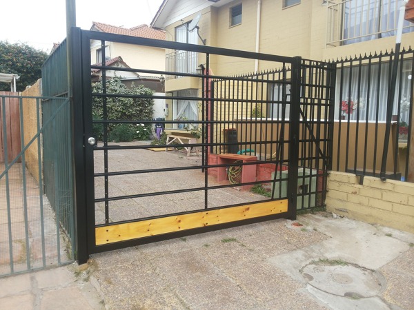 Foto: Portón y Reja de Soluciones Habitacionales JAP #294639 - Habitissimo