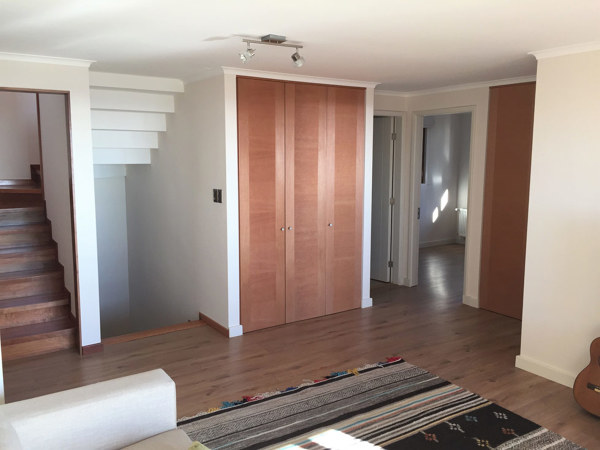 Foto: Sala de Estar Segundo Piso de Constructora Rocamadera #233058 ...