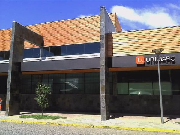Foto: Supermercado Unimarc - Coyhaique de Dušan Marinković ...