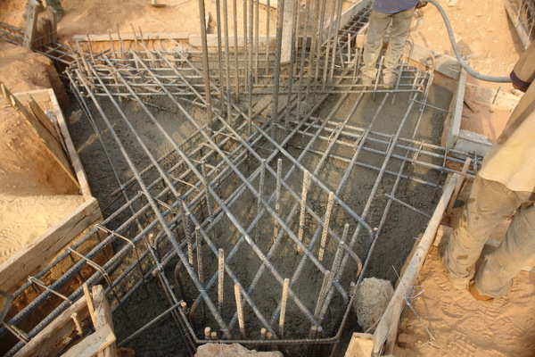 Foto: Vaciado de Bases de Pilotes y Vigas de Riostra de Presumax ...